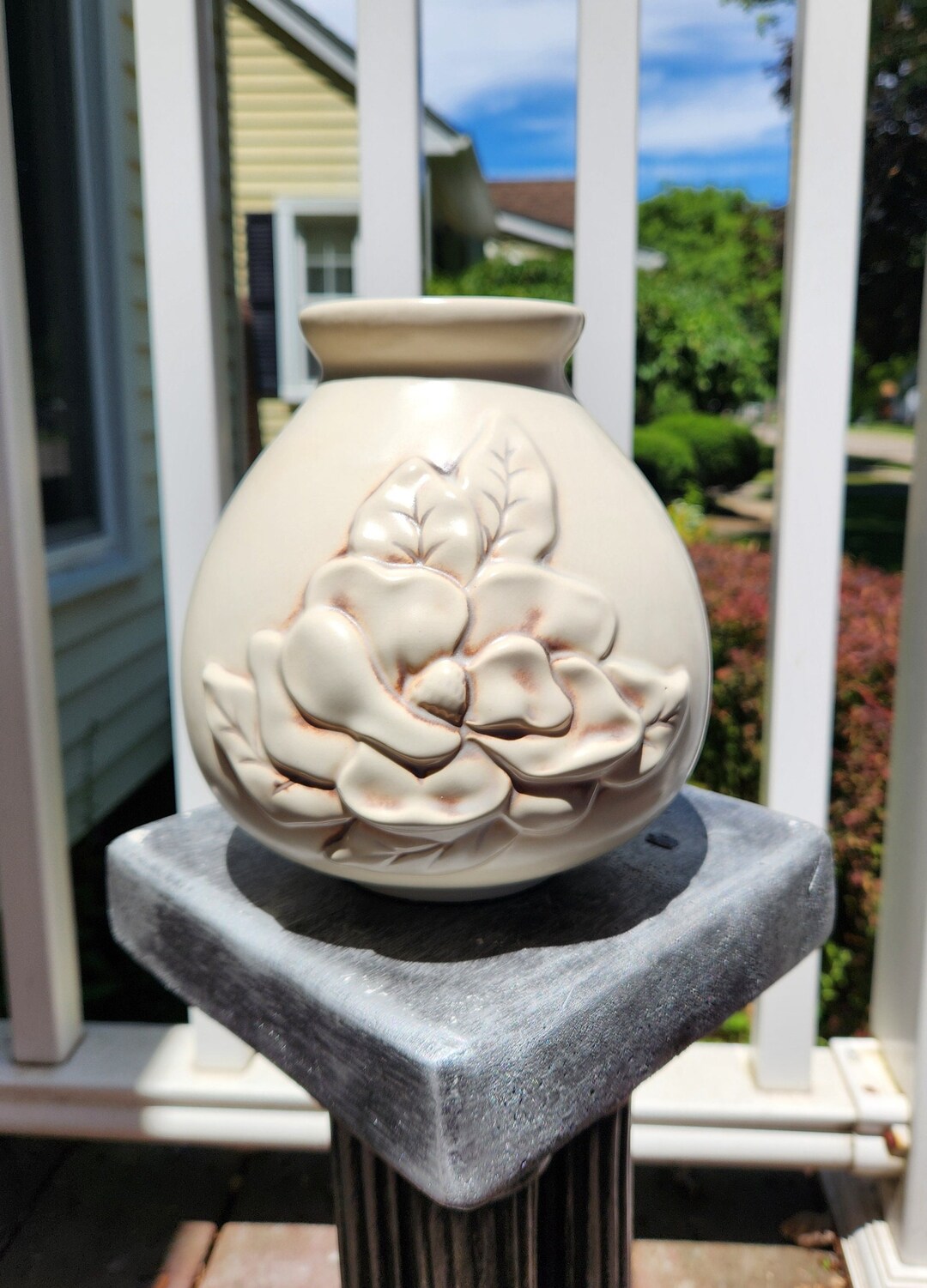 Vtg Red Wing 1222 Magnolia Flower Vase USA Pottery, Creamy White Raised ...