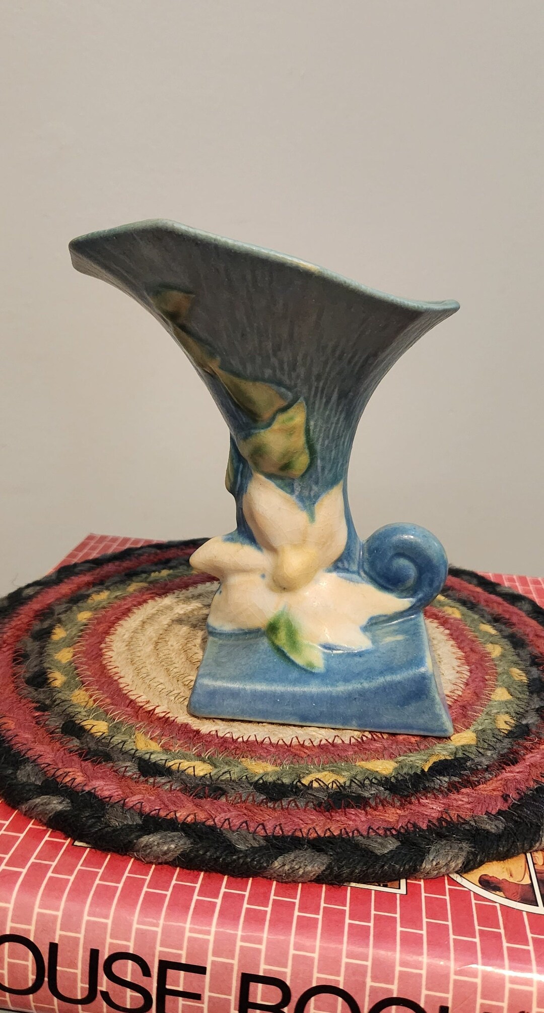 Vtg Roseville Blue Cornucopia Art Pottery Vase With White Clematis ...