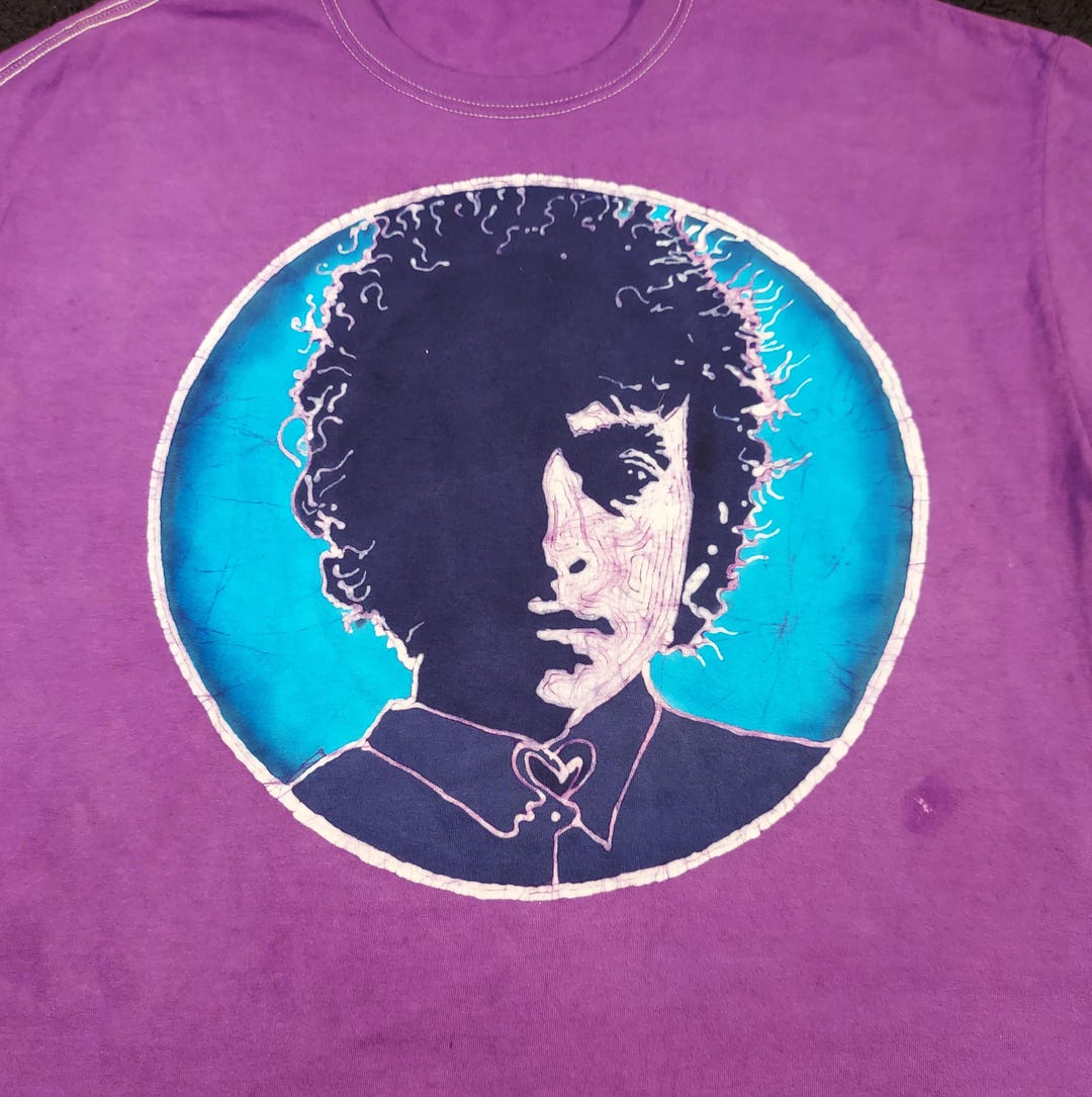 Tangled up in Blue. A Young Bob Dylan. XL Men's Batik T- Shirt. Medium ...