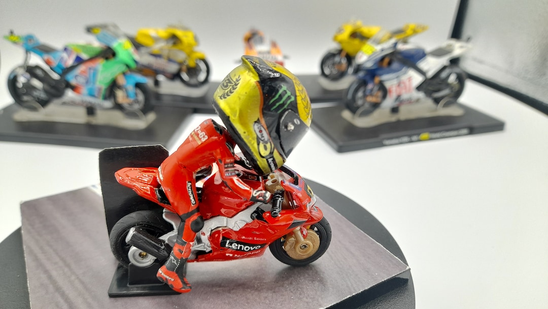 Handmade Moto-gp Rider Figure Bike Base Peco Artwork Biker Gift - Etsy