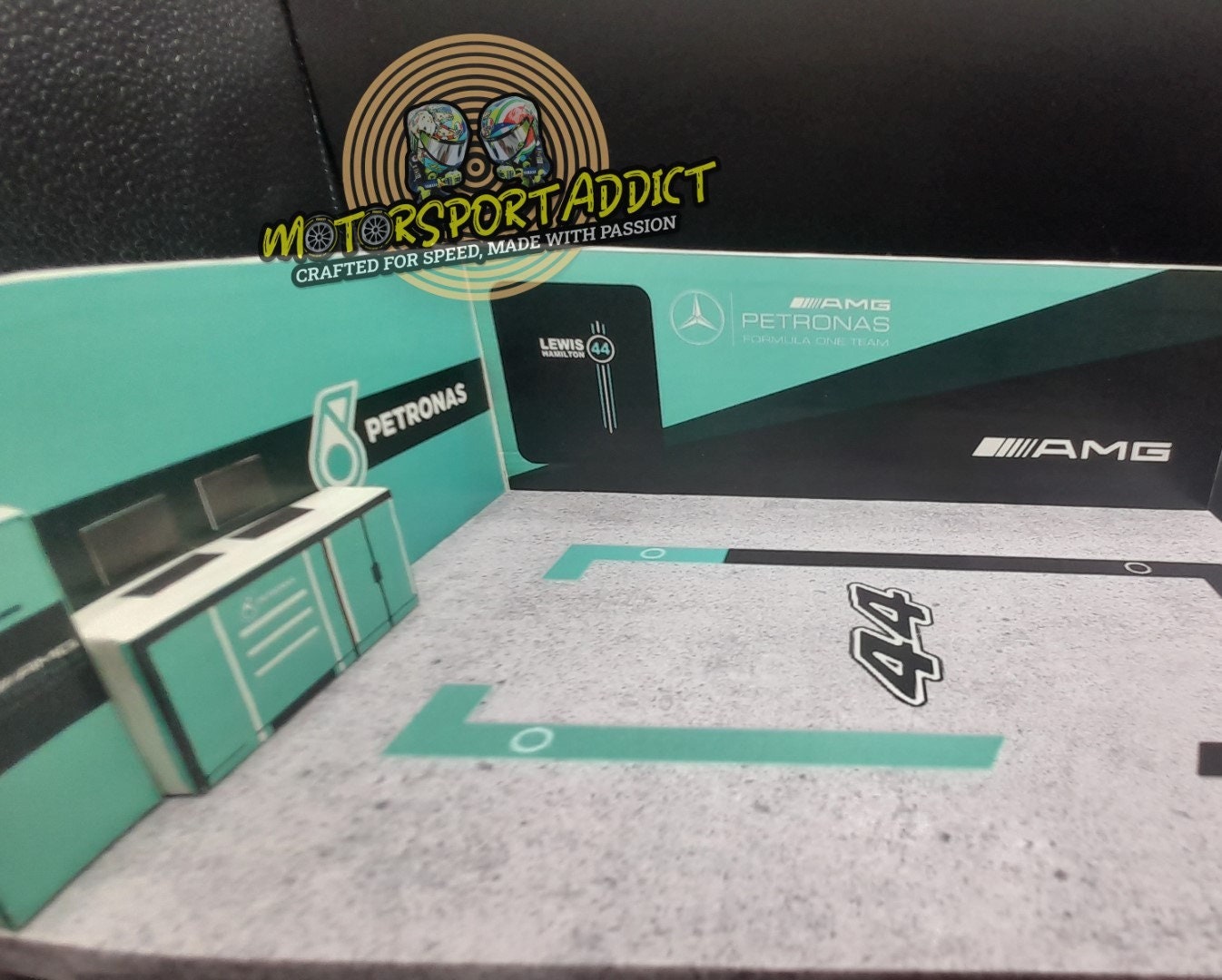 Formula-1 Uno Car With Garage/pit Box Champ Factory Team 1:43 - Etsy