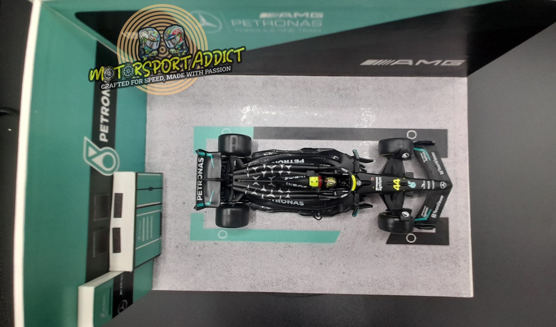 Formula-1 Uno Car With Garage/pit Box Champ Factory Team 1:43 - Etsy