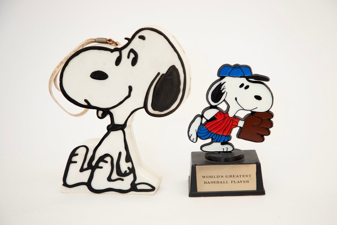 Vintage Snoopy Transistor Radio and Snoopy Baseball Trophy - Etsy