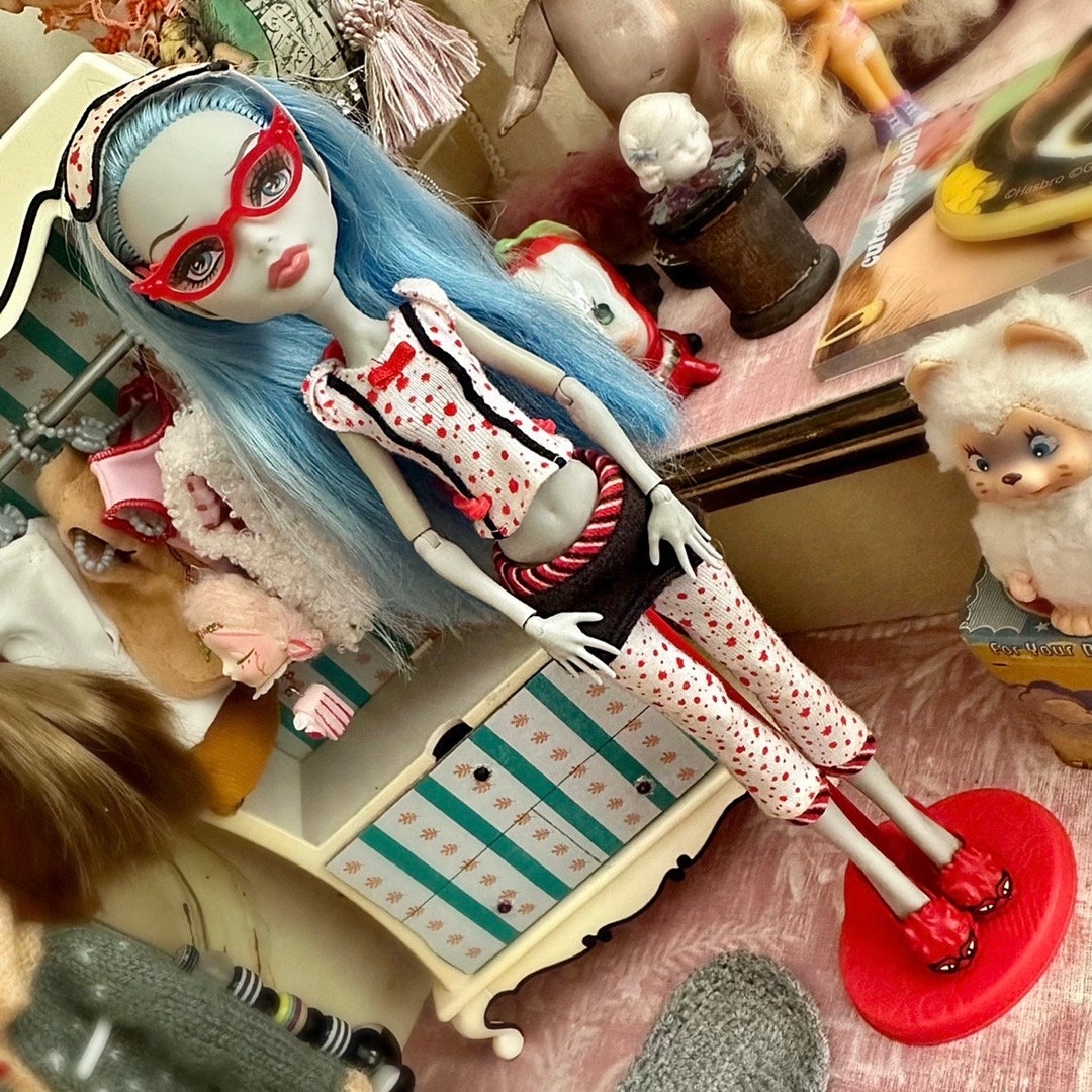Monster High Doll Mattel Ghoulia Yelps Dead Tired Doll Stand - Etsy