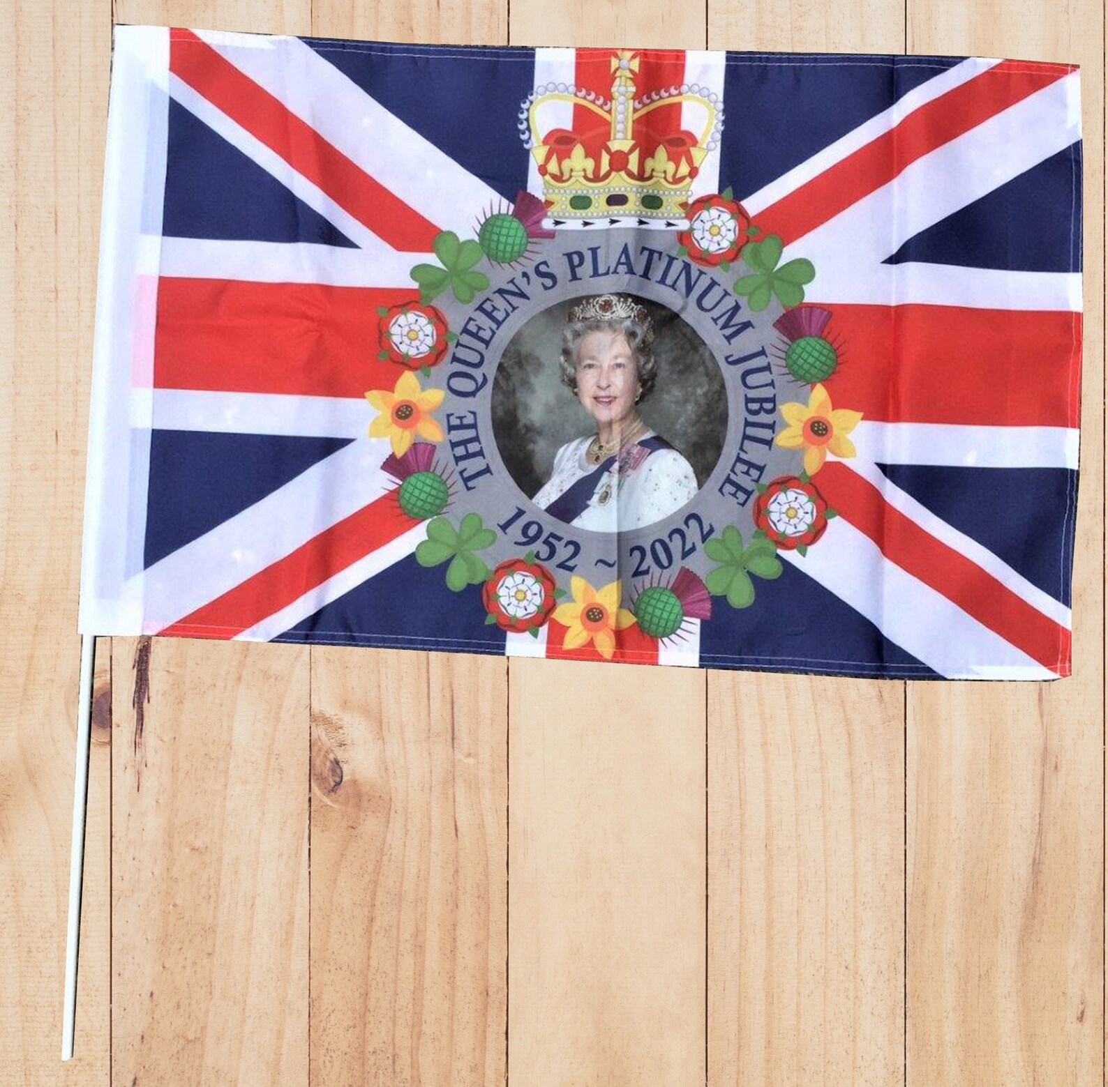 Queens Platinum Jubilee 2022 Small Flags With Sleeve Jubilee Flags ...
