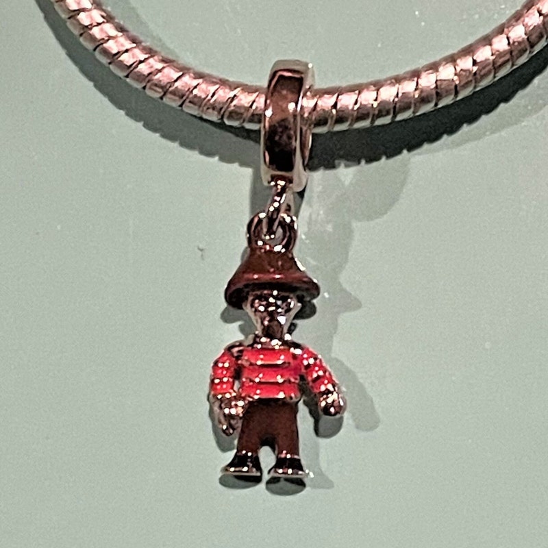 Kruger Pendant - Etsy