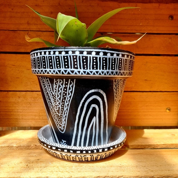 Simple Pot Painting Designs On Black Pot
