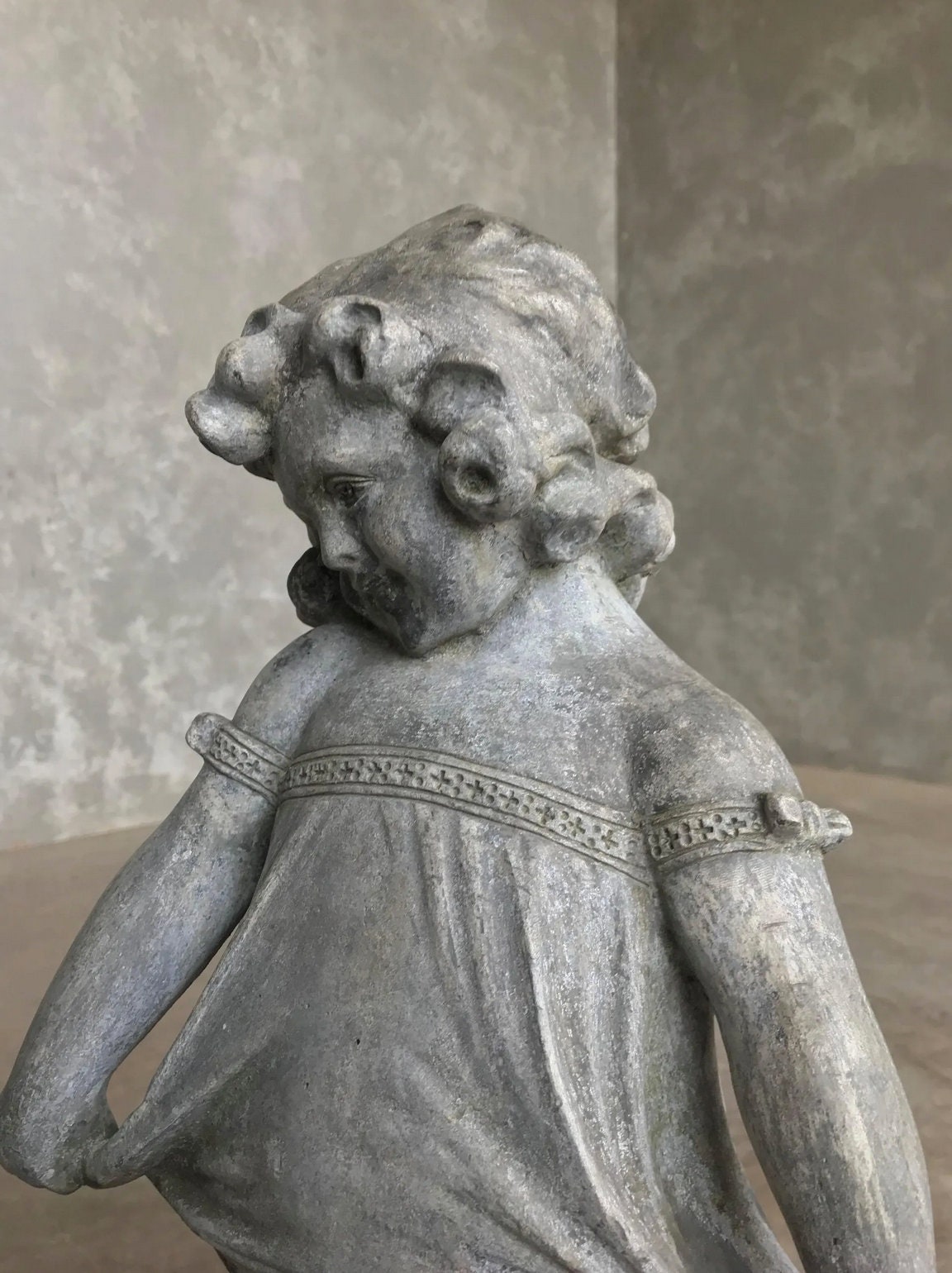 Petite fille timide Statue en pierre ornement de jardin en - Etsy France