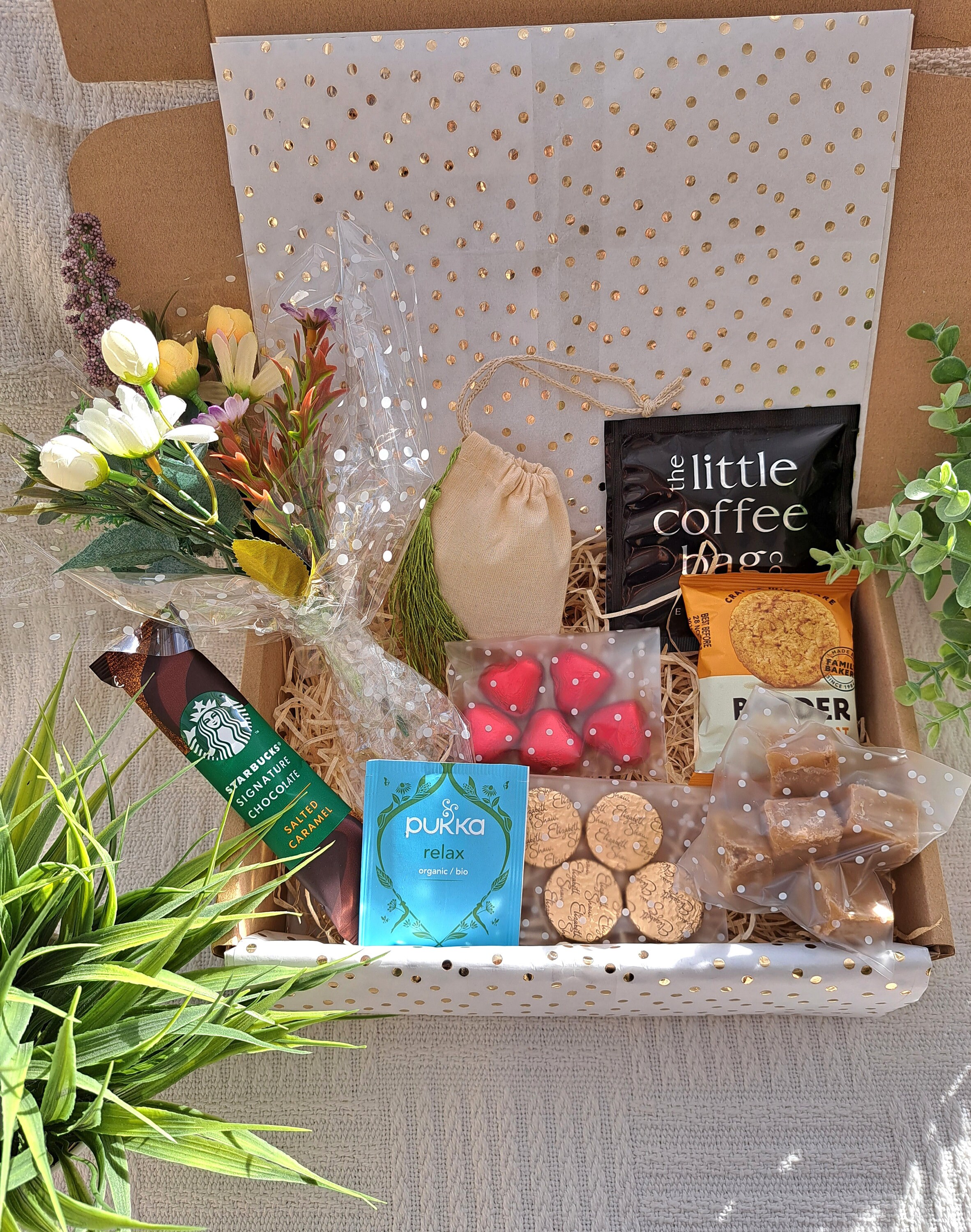 Mothers Day Treats Gift Box, Goodies Gift Hamper, for Mummy, Mum, Cheer ...