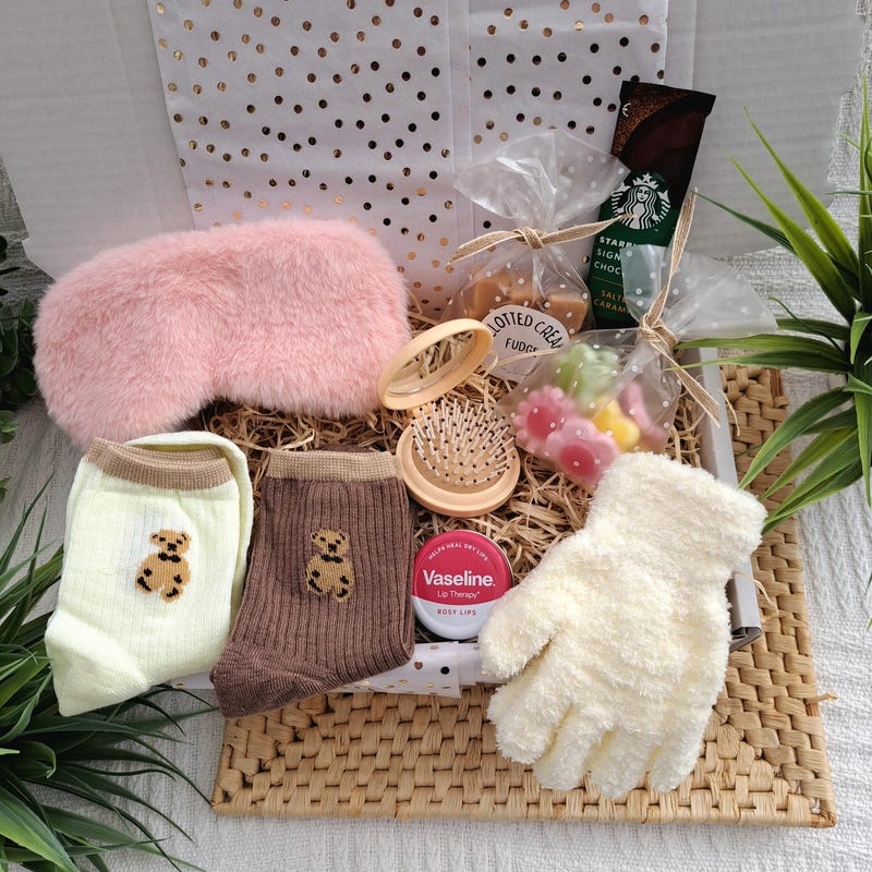 Cozy Girl Gift Box - 60+ Gift Ideas for 2026