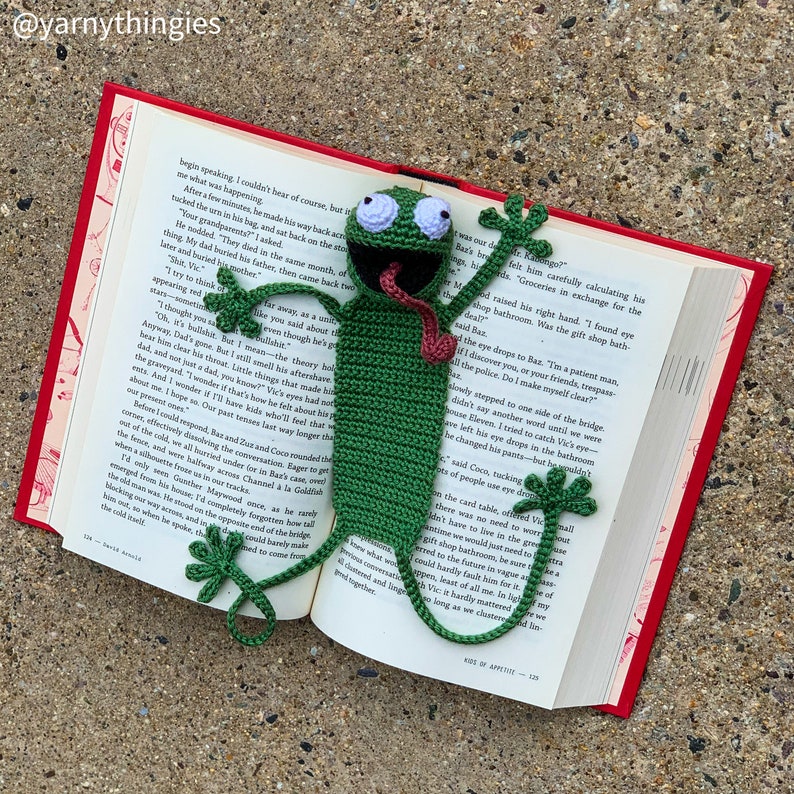 MADE TO ORDER Crochet Frog Bookmark "frida" (customizable) - Etsy