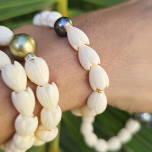 11 Pistachio Southsea Pearl and Pikake Bracelet. Pikake Flower ...