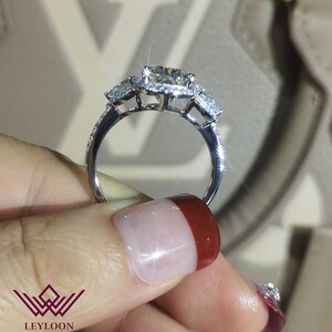 Oval Crushed Ice Moissanite Ring – Halo Three-stone, 14K White Gold - Etsy