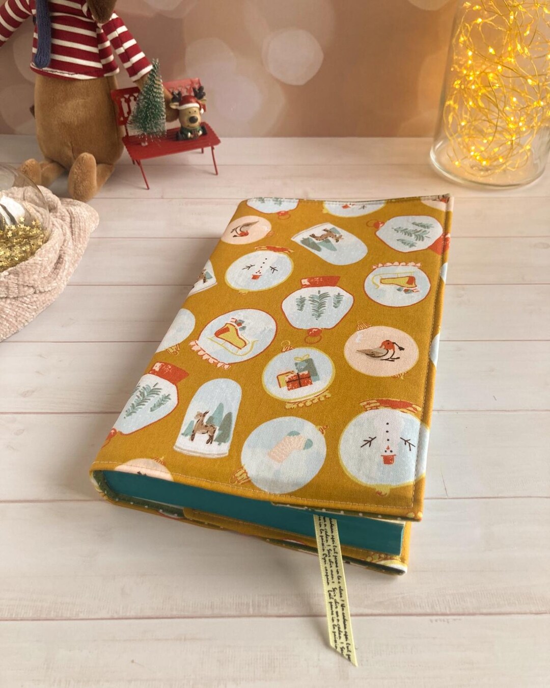 Christmas Adjustable Book Cover, Christmas Snowballs With Elastic Strap ...