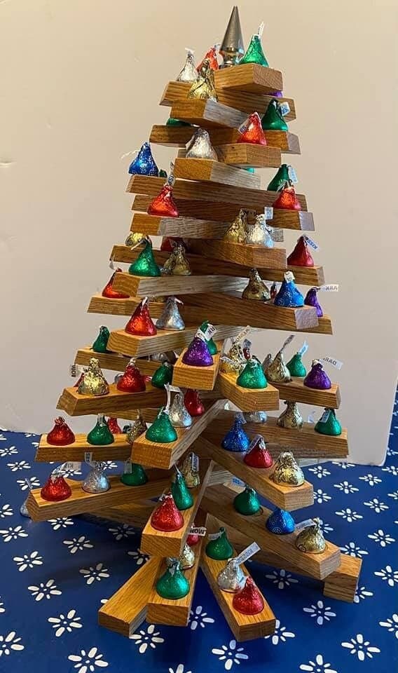 Red Oak Kissmas Tree - Etsy