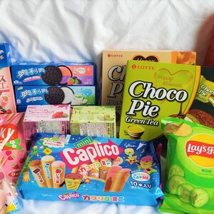 Asian Snack Box Mystery Snack Box Full & Mini Size Japanese/china ...