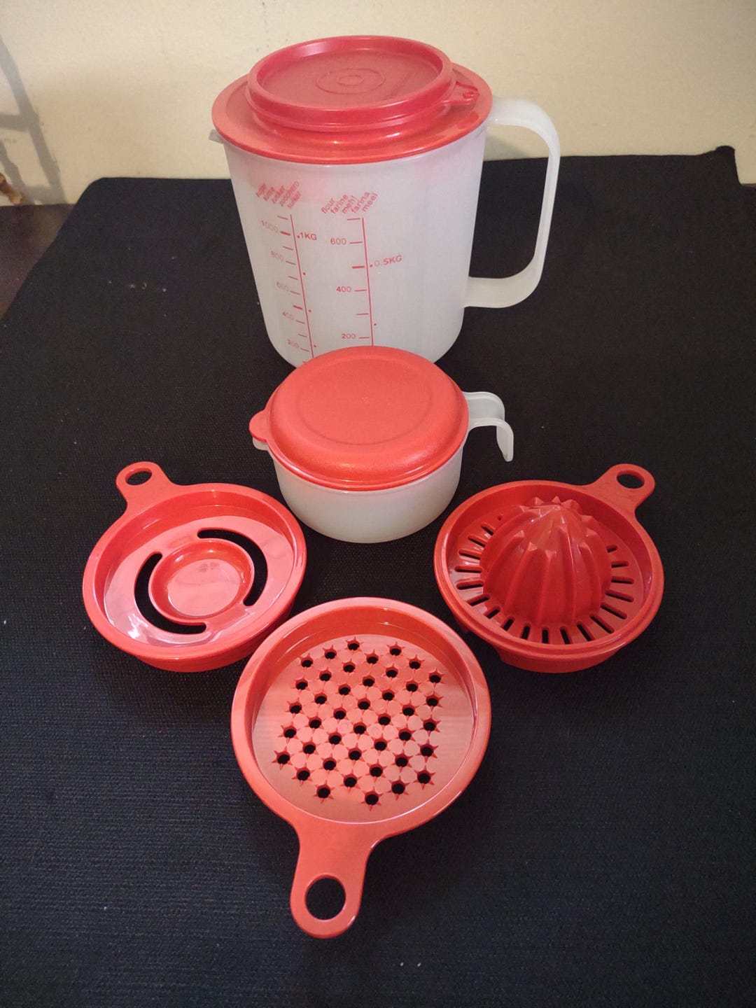 Tupperware Mix and Store Measuring Cup 40oz. With All in One Mate Set ...