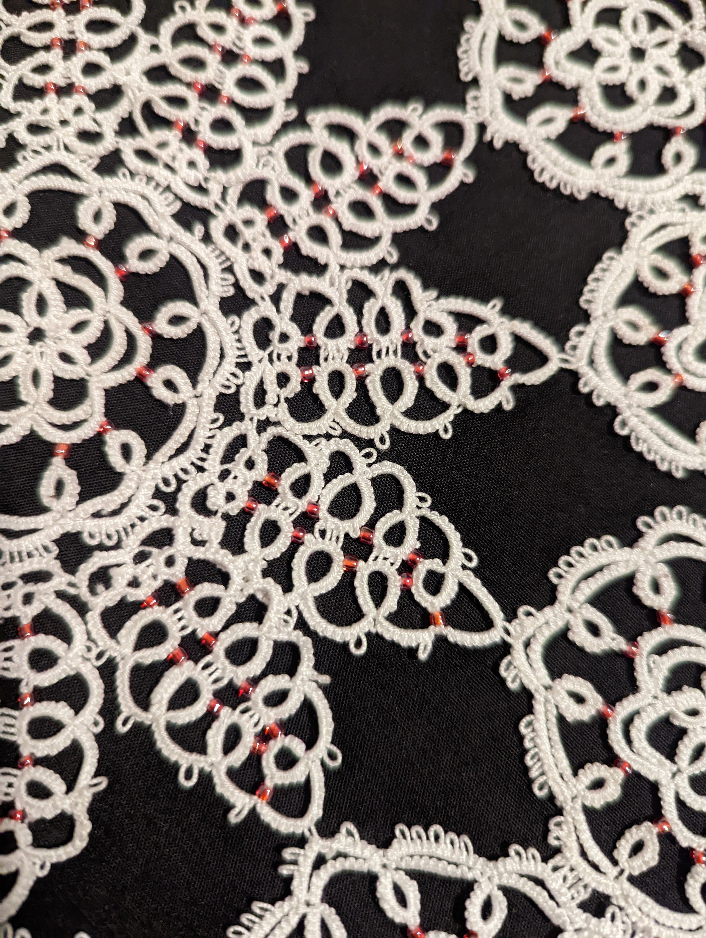 White Round Tatted Doily With Red Seed Beads 10.25 Inches From Anne Orr ...