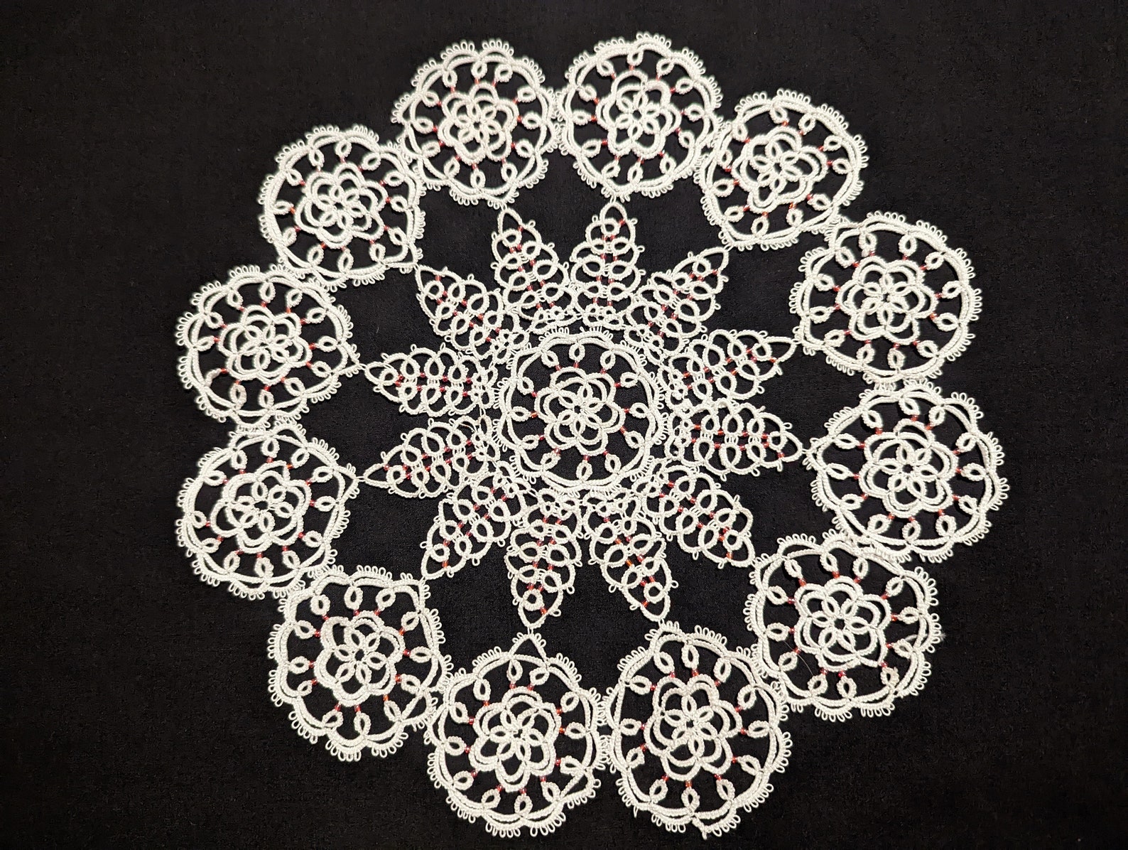 White Round Tatted Doily With Red Seed Beads 10.25 Inches From Anne Orr ...