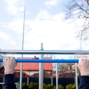 Hang Challenge Bar for Upper Body Workouts. Build Upper Body Strength ...
