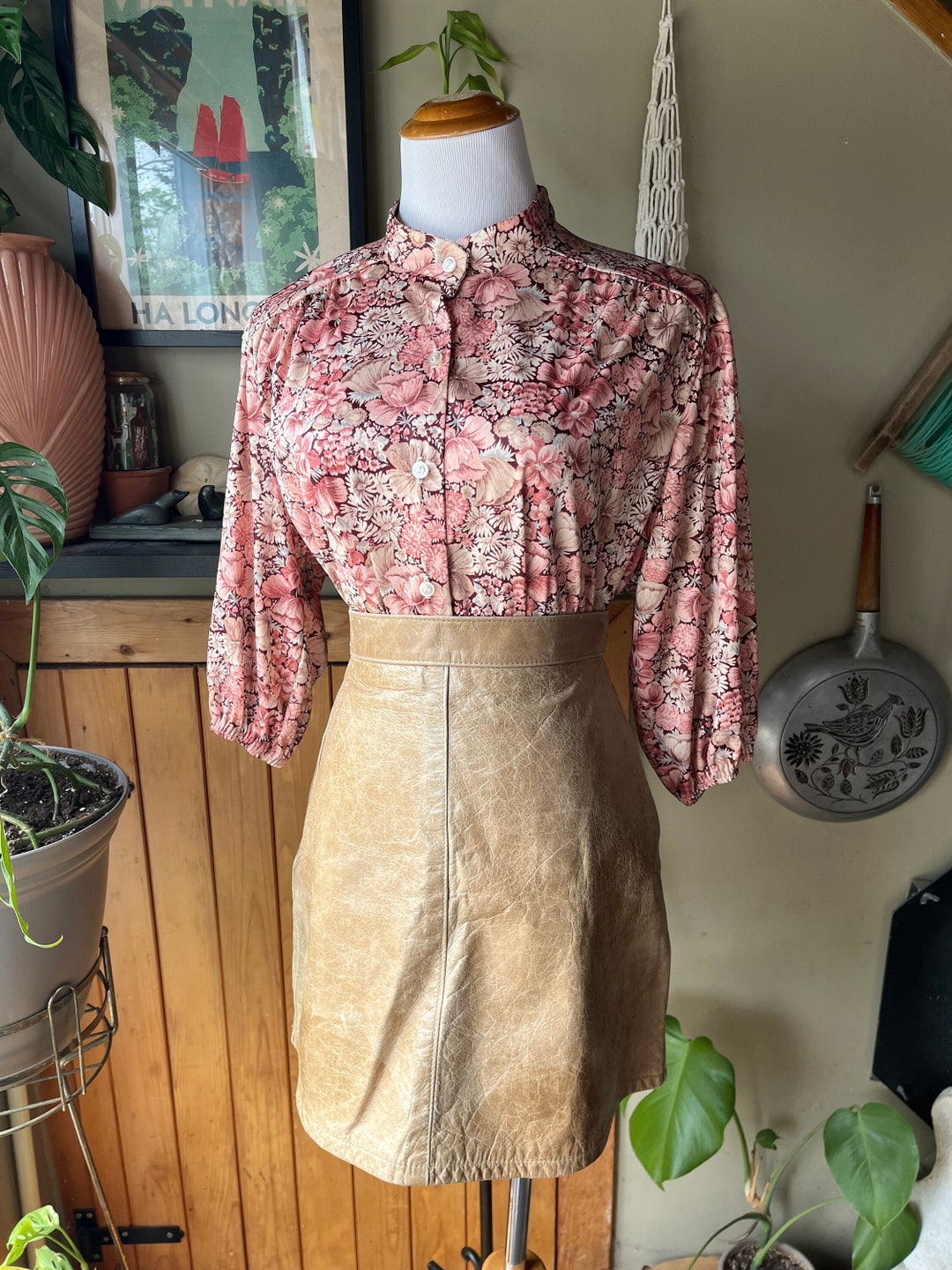 Vintage 70s Plus Size Sandy Pink & Brown Floral Half-sleeve Blouse ...
