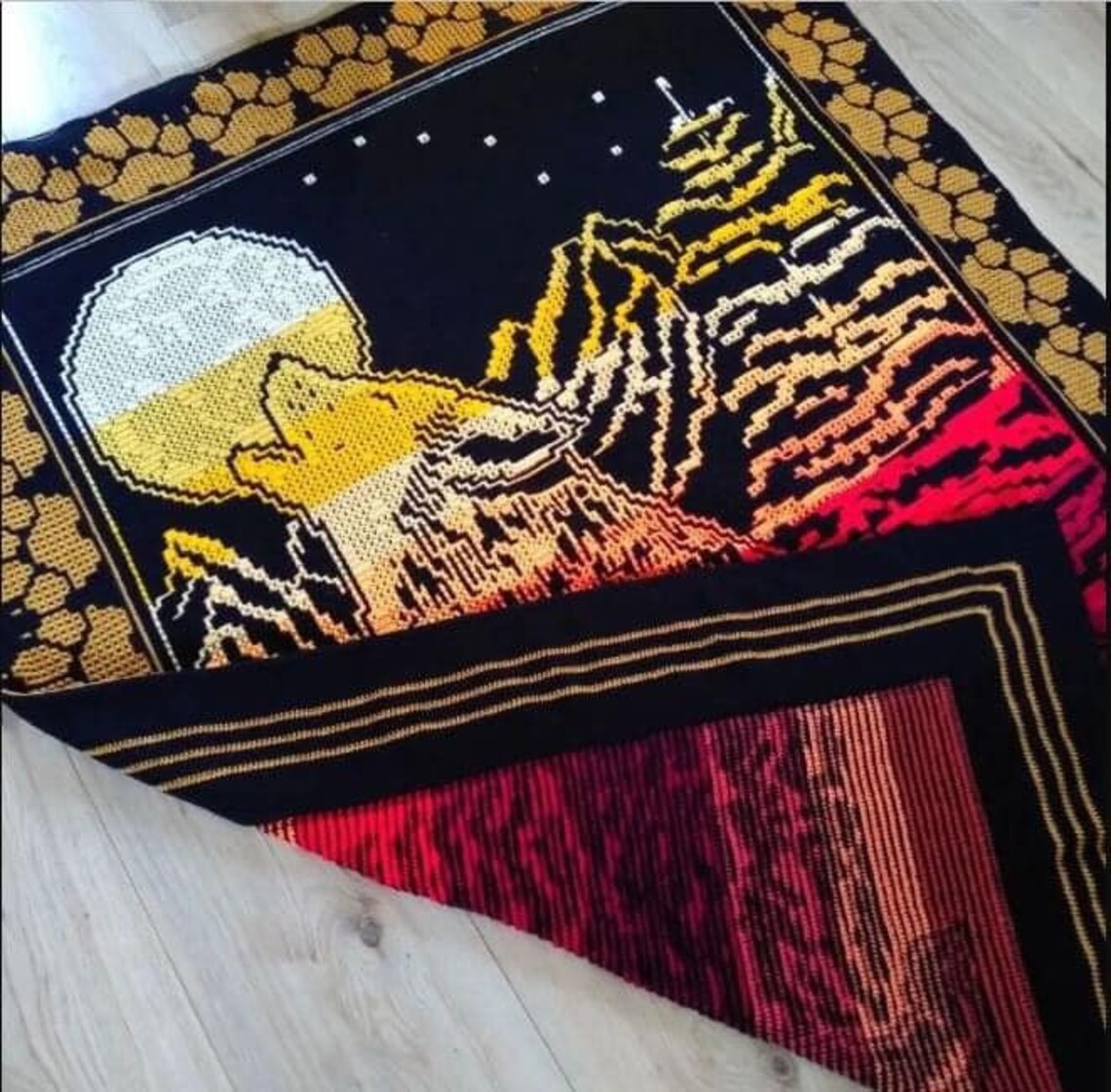 Wolf Howling to the Moon, Interlocking Filet Crochet and Overlay Mosaic ...