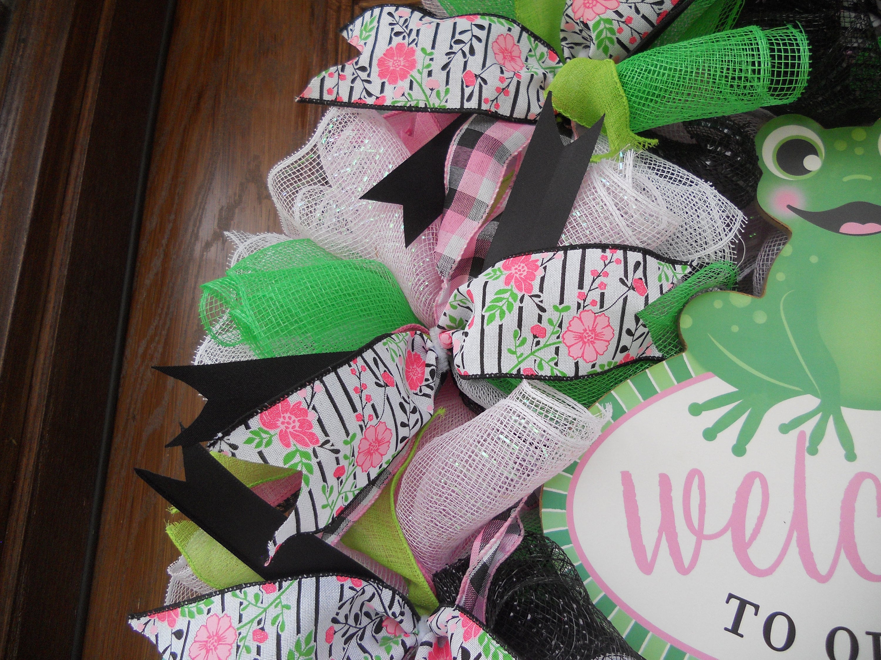 SPRING DECO MESH Wreath, Cute Frog Sign, Green, Black, Pink, White Deco ...