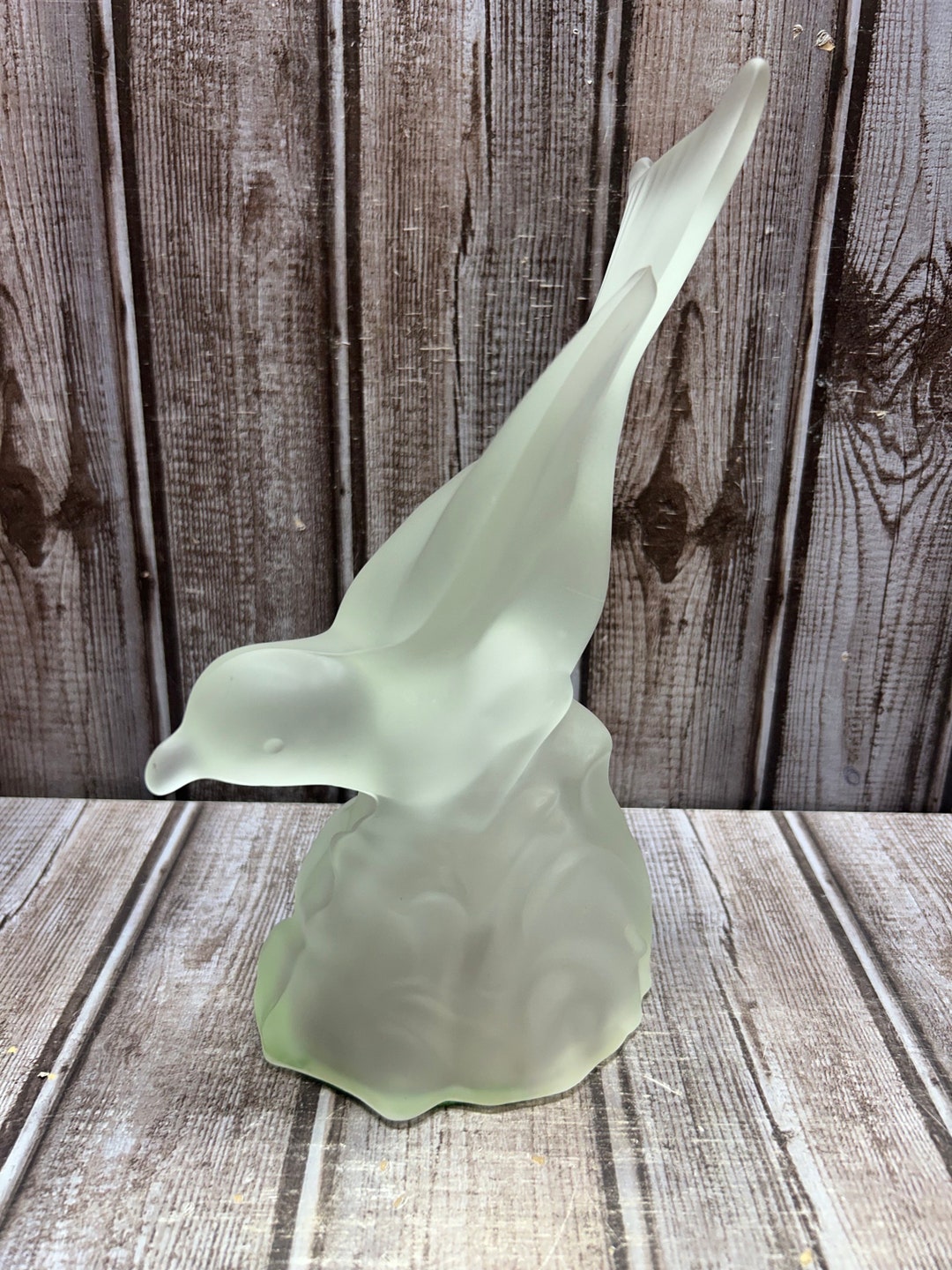 Vintage LE Smith Satin Frosted Glass Swallow Bird in Flight Figurine ...
