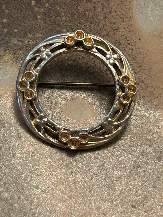 Silver wreath brooch with - Gem