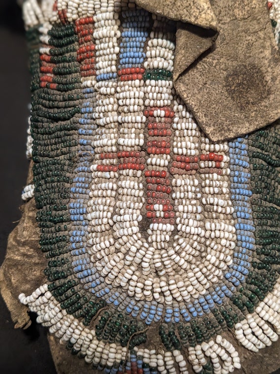 RARE ANTIQUE 19th century Souix Beaded Maccasins - Gem