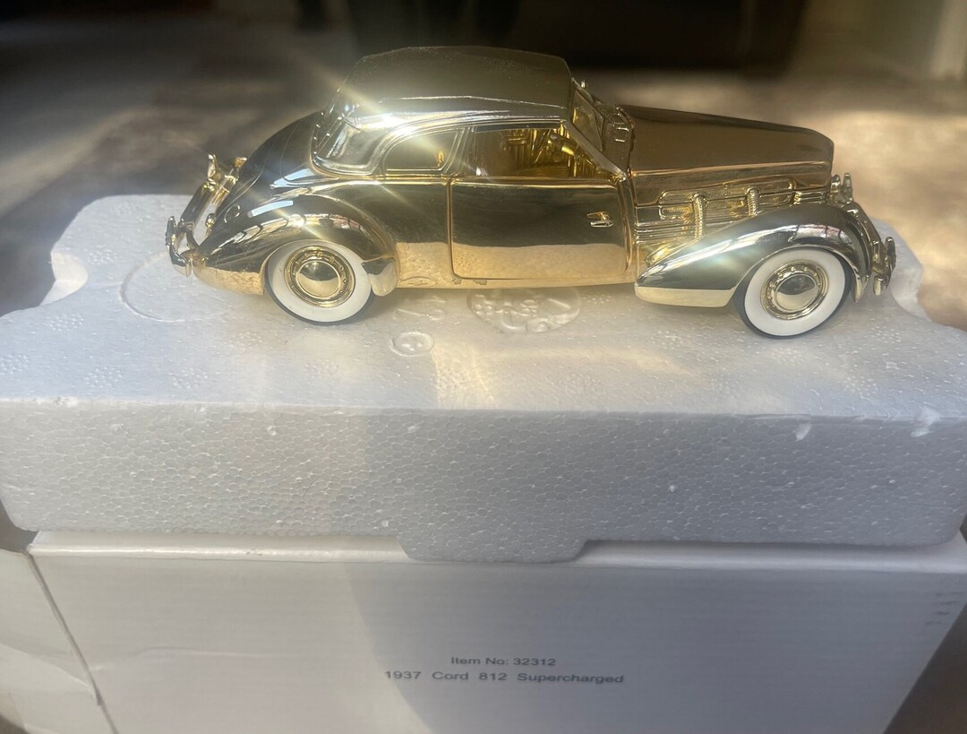 1937 Cord 812 Supercharged Die Cast 1:32 Scale by Signature Models RARE ...