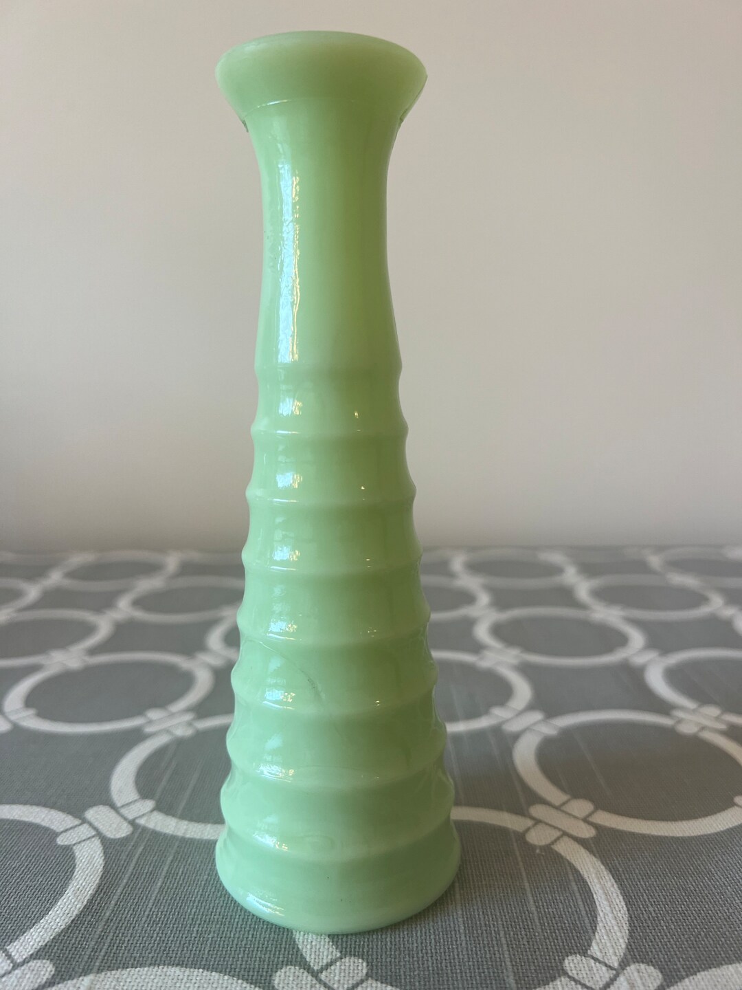 Vintage Jeanette Glass Uranium Jadeite Ribbed Bud Vase - GLOWS! - Etsy