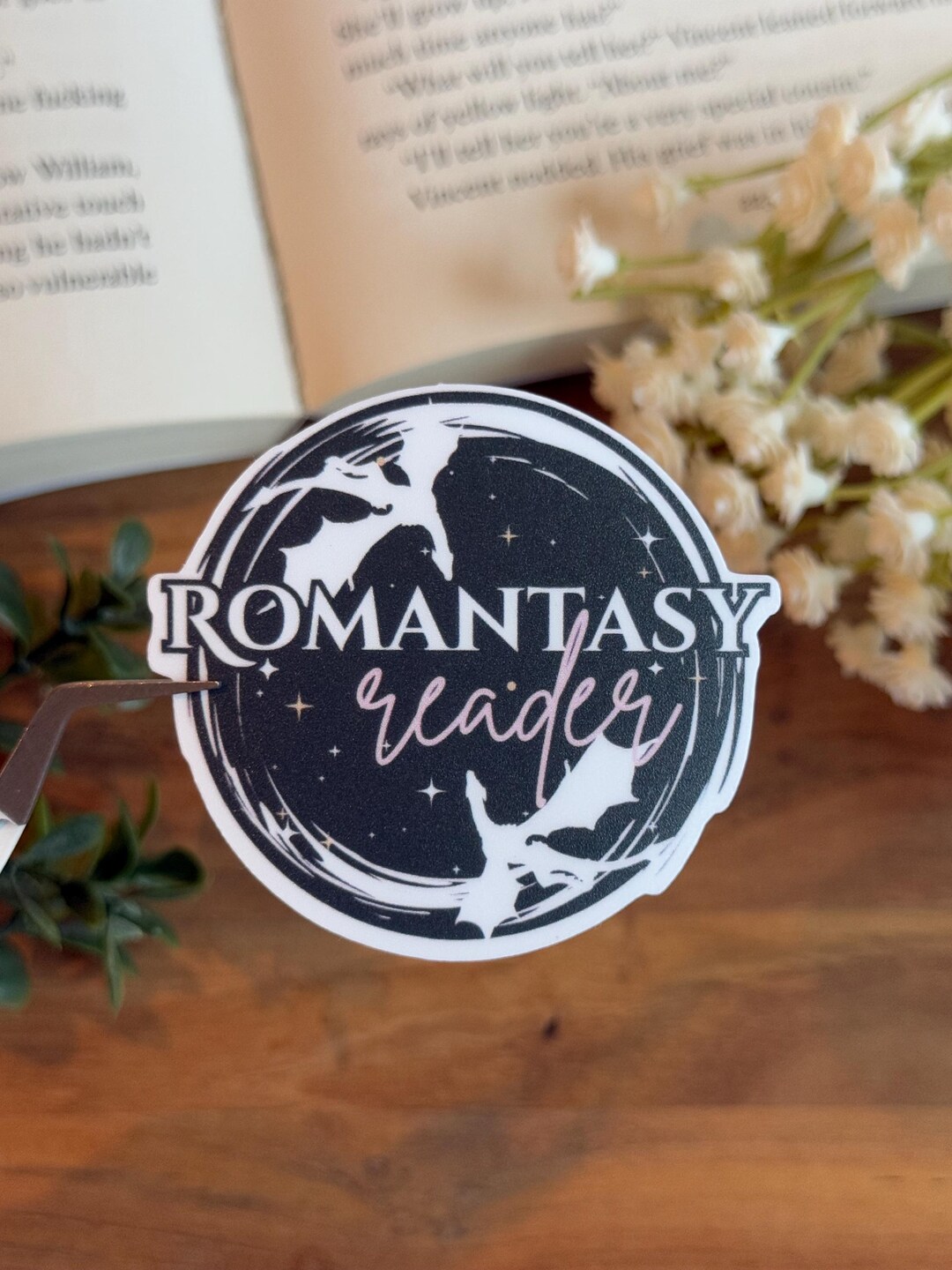 Romantasy Reader Sticker | Vinyl | Kindle | iPad | Laptop | Waterbottle ...