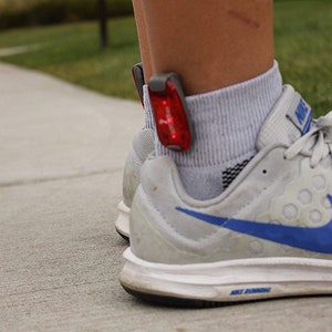 Reflectoes LED Safety Lights for Runners Clip Attach - Set of 2 - Night ...