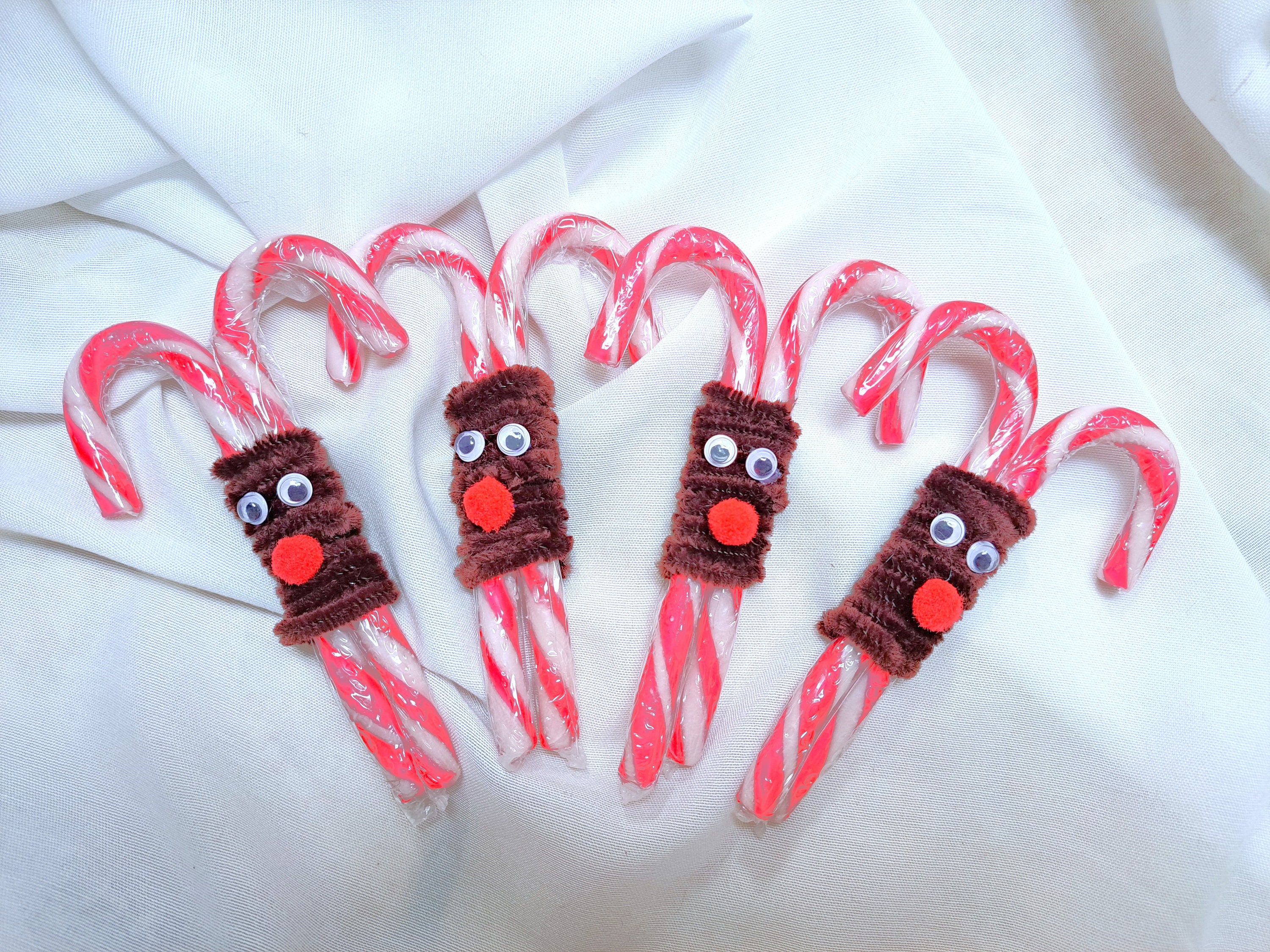 Christmas Candy Cane Reindeer Snacks for Kids, Santa Xmas Stocking ...