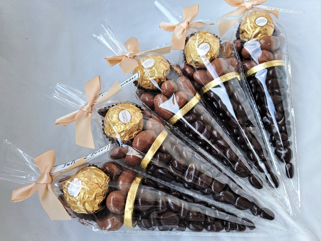 Christmas Luxury Sweet Cones Wedding Favors, Black Gold Candy Cone Bags, Xmas Holiday Party ...