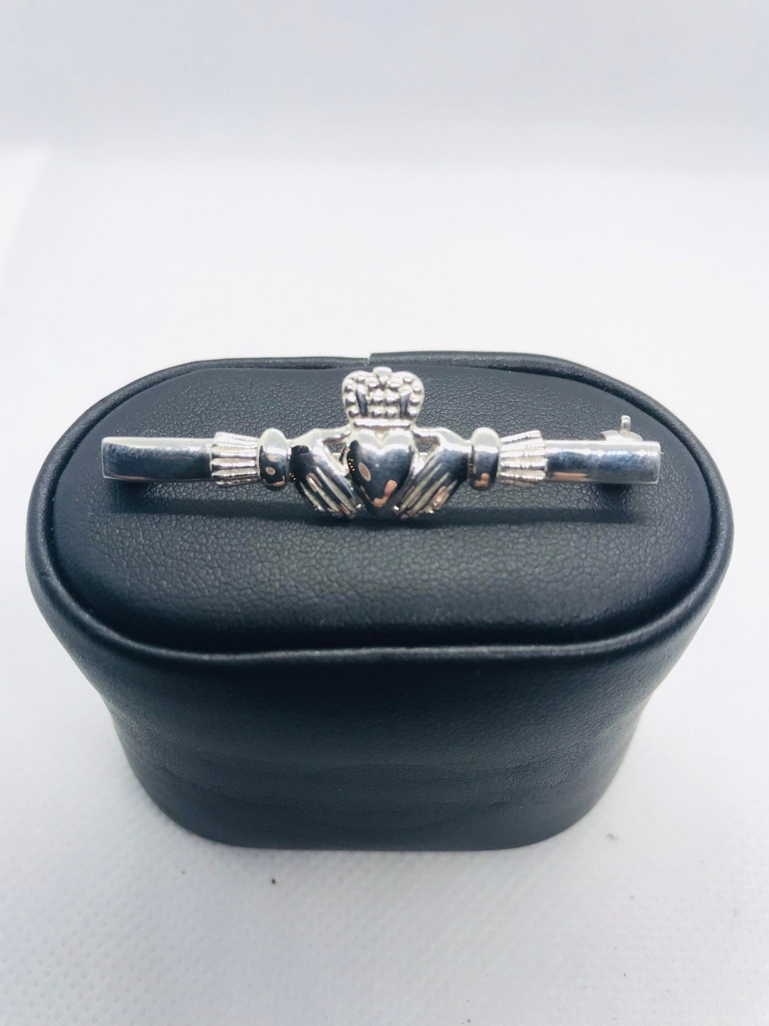 Silver Vintage Claddagh Brooch Made In Ireland - Etsy Österreich