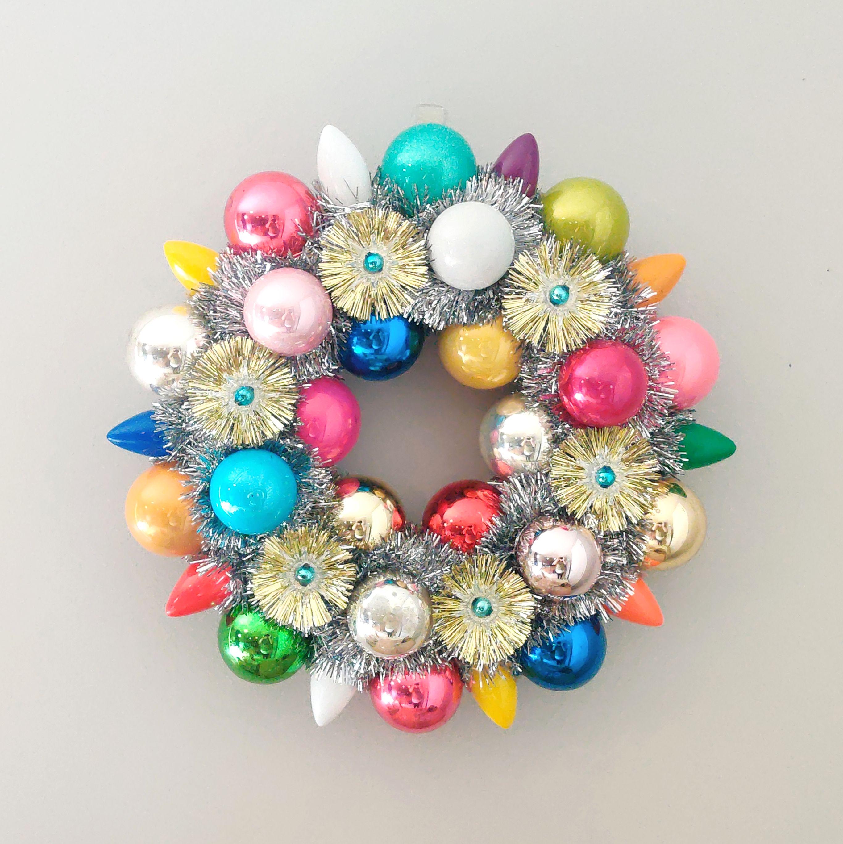 Vintage Christmas Wreath: Mid Century Atomic Tinsel Reflectors, Shiny ...