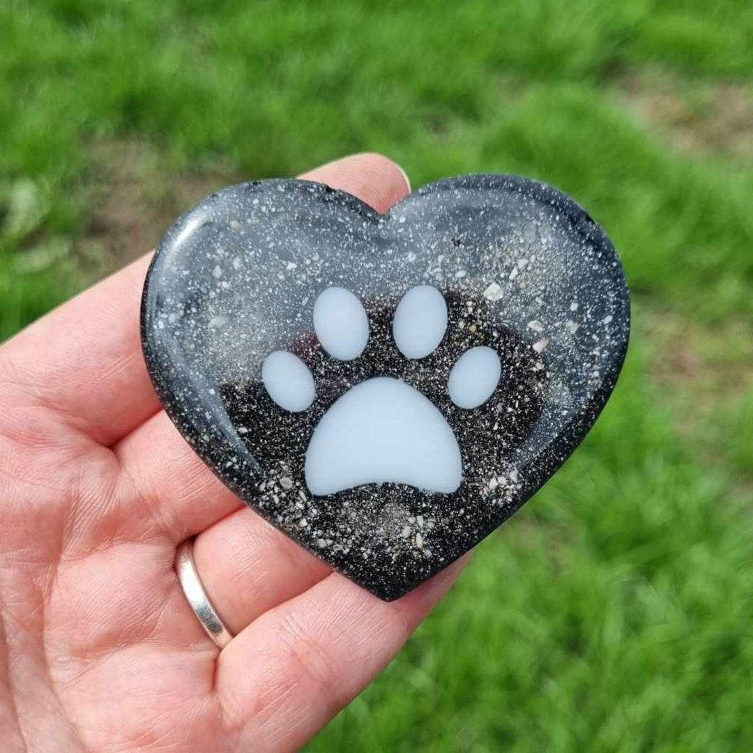 PAW PRINT MEMORIAL// Custom Resin Paw Print Heart, Pet Memorial, Pet ...