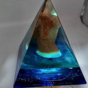 Custom RESIN MEMORIAL PYRAMID// Eco Resin Pyramid Cremains - Etsy
