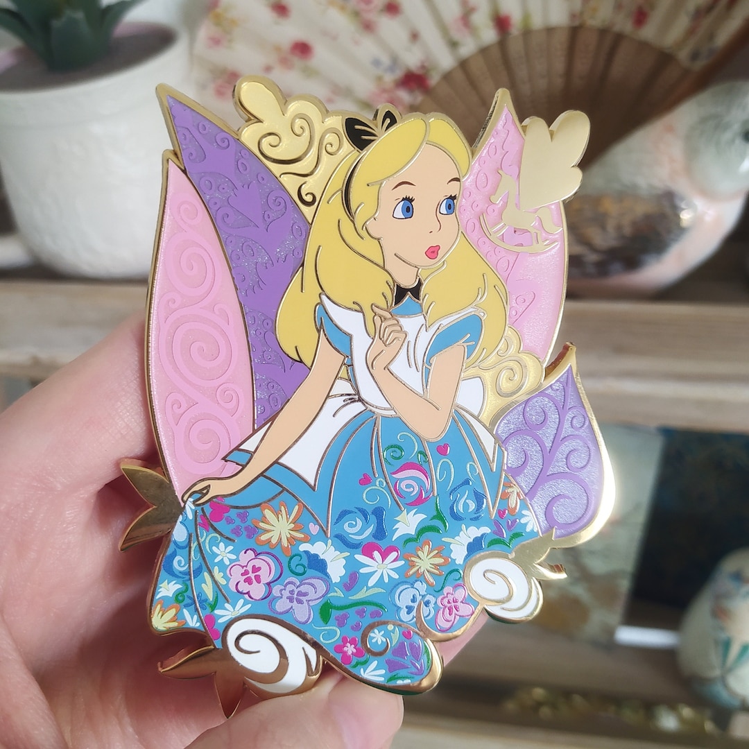 Jumbo Alice in Wonderland Pin - Alice Au Pays Des Merveilles Pin's ...