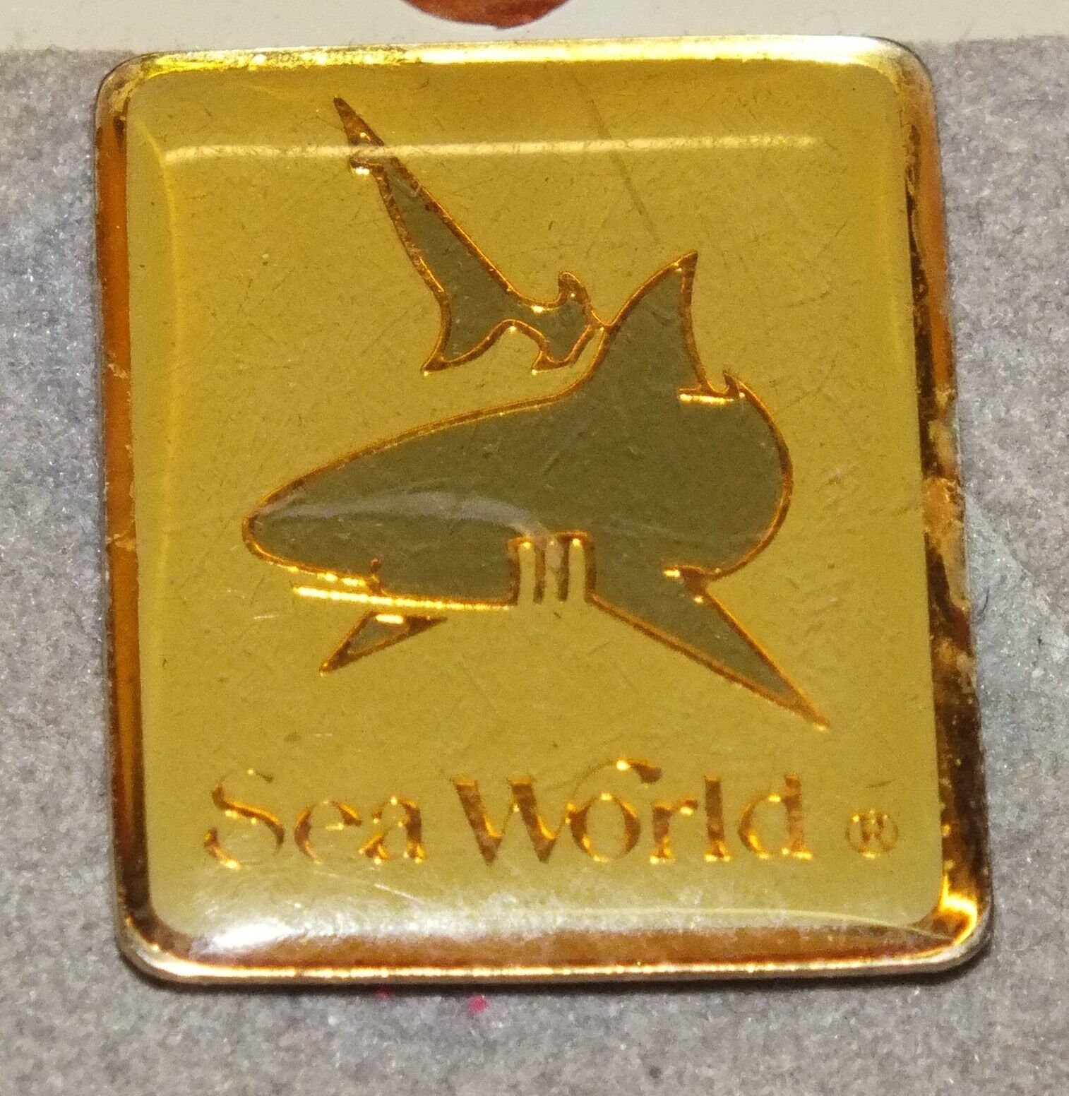 Vintage Genuine Sea World Theme Park Shark 1" Inch Collectible Pin *NEW ...