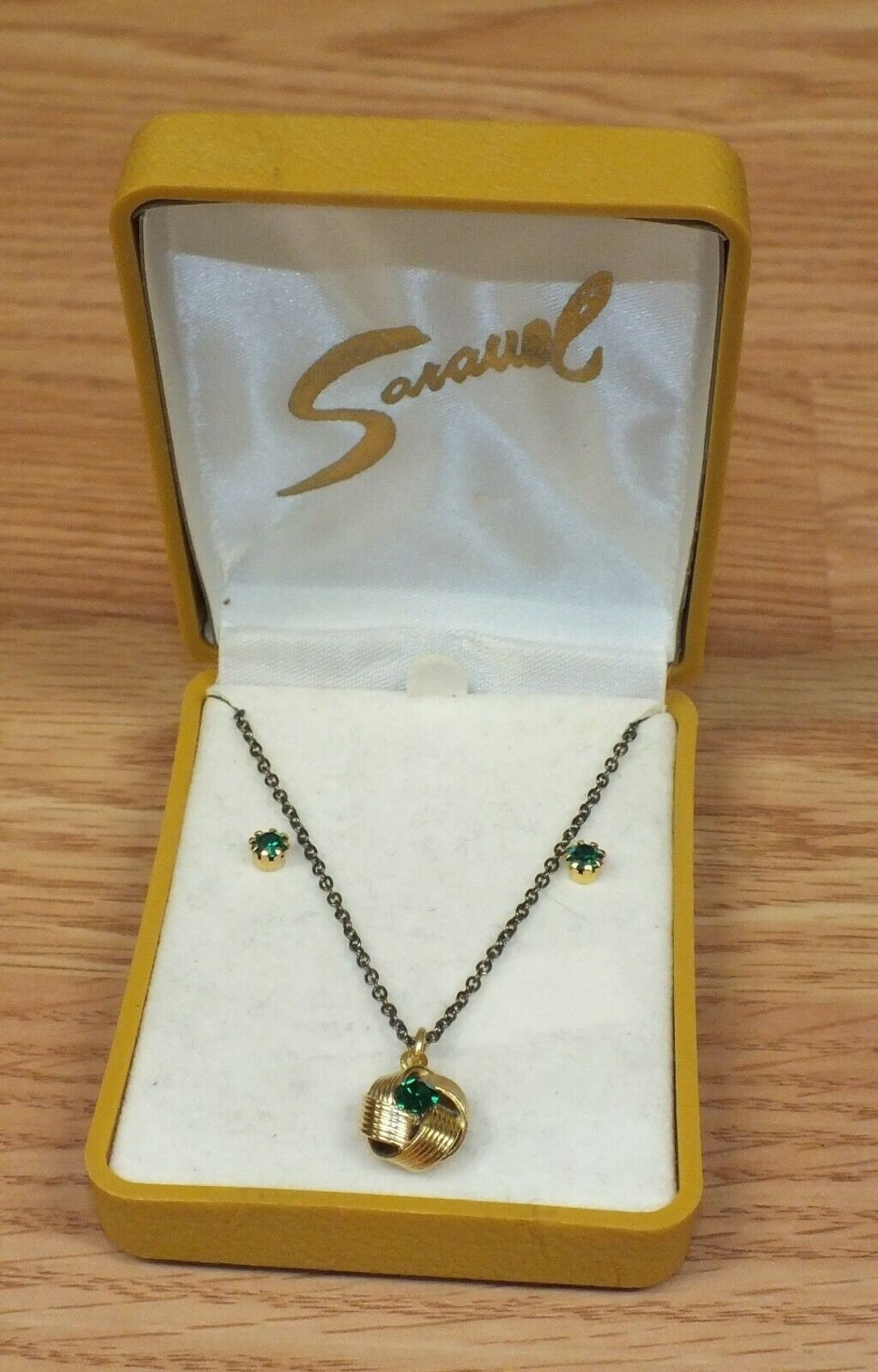 Vintage Genuine Saravel Gold Tone With Green Rhinestones Necklace ...