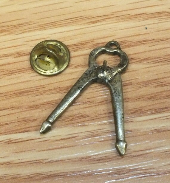 Silver Tone Pewter Vintage Pincer Tool Collectible La… - Gem