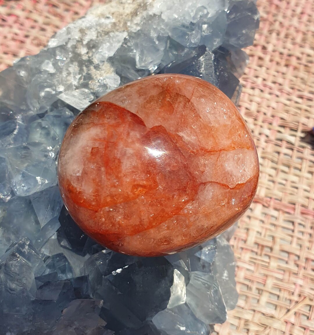 J997 QUARTZ Rouge HEMATOIDE Luminosité Arc En Ciel 70g-43mm Pierre ...