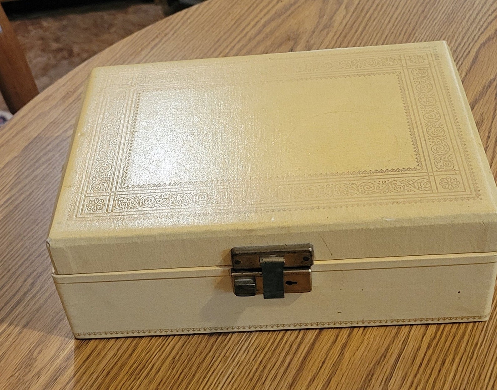 Vintage Light Yellow Jewelry Box With Green Velvet Lining - Etsy