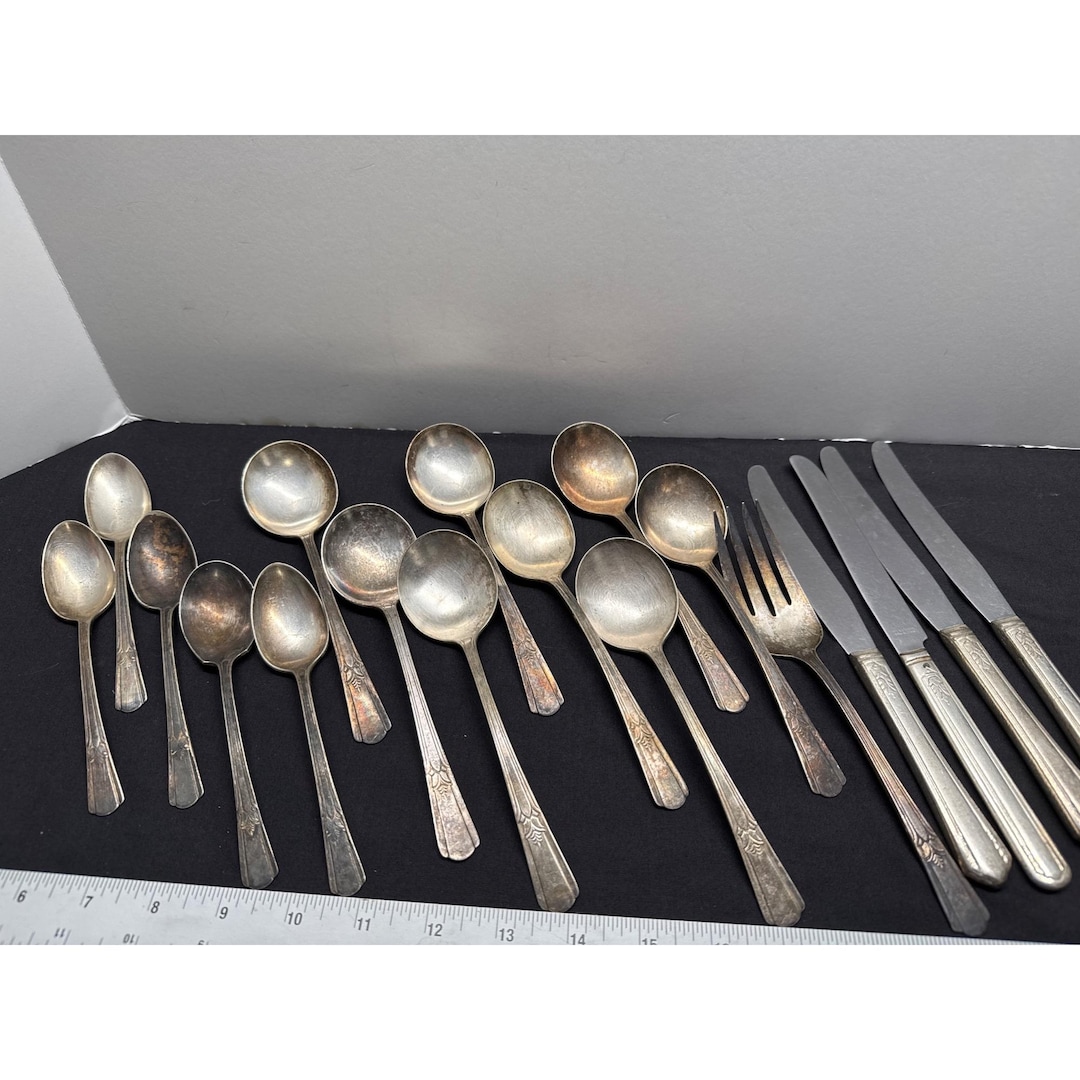 Wm Rogers Mfg Co IS Silverware Set 18 PCS Silver Plated Decorative ...