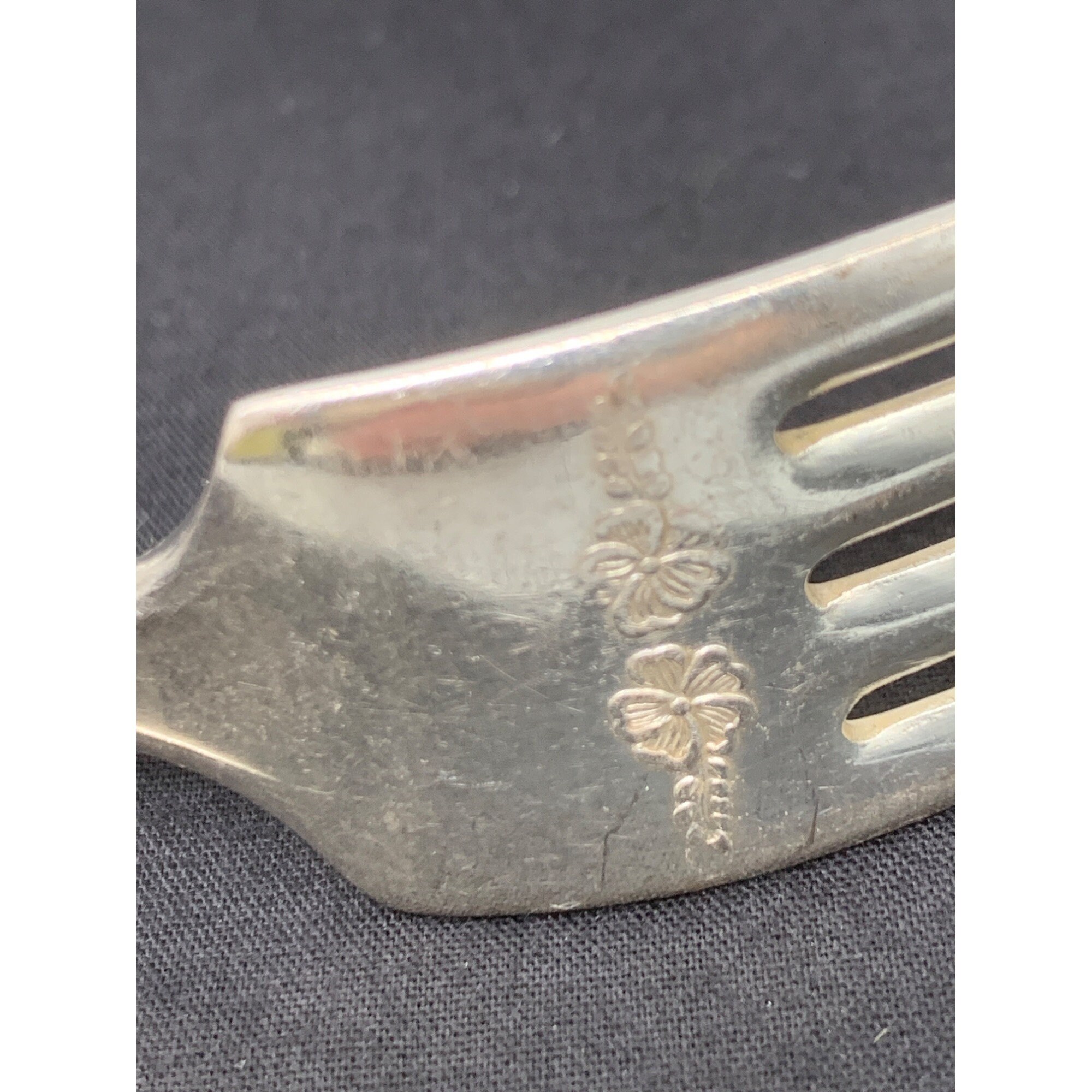 Yourex Lady Louise Embossed Stainless Steel Silverware Flatware Set of ...