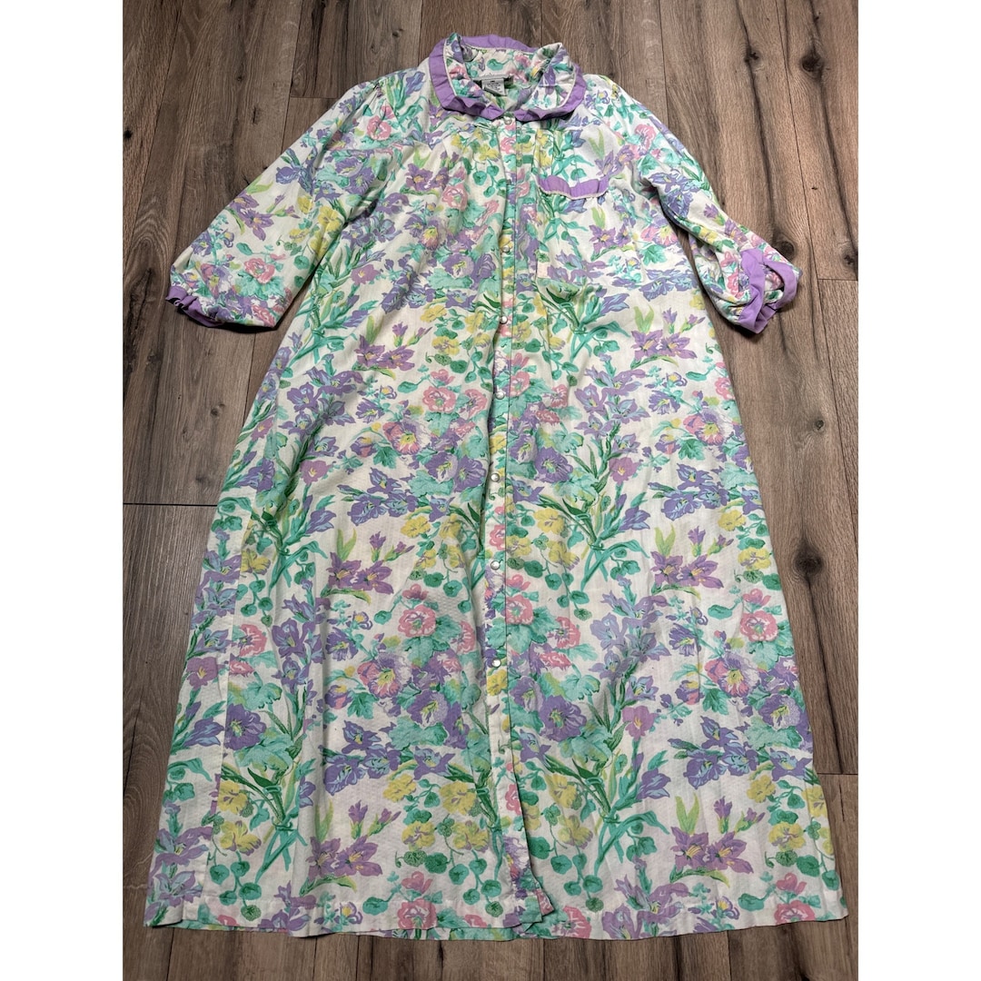 Vintage Models Coat Floral Nightgown Robe Size M White & Purple Button ...