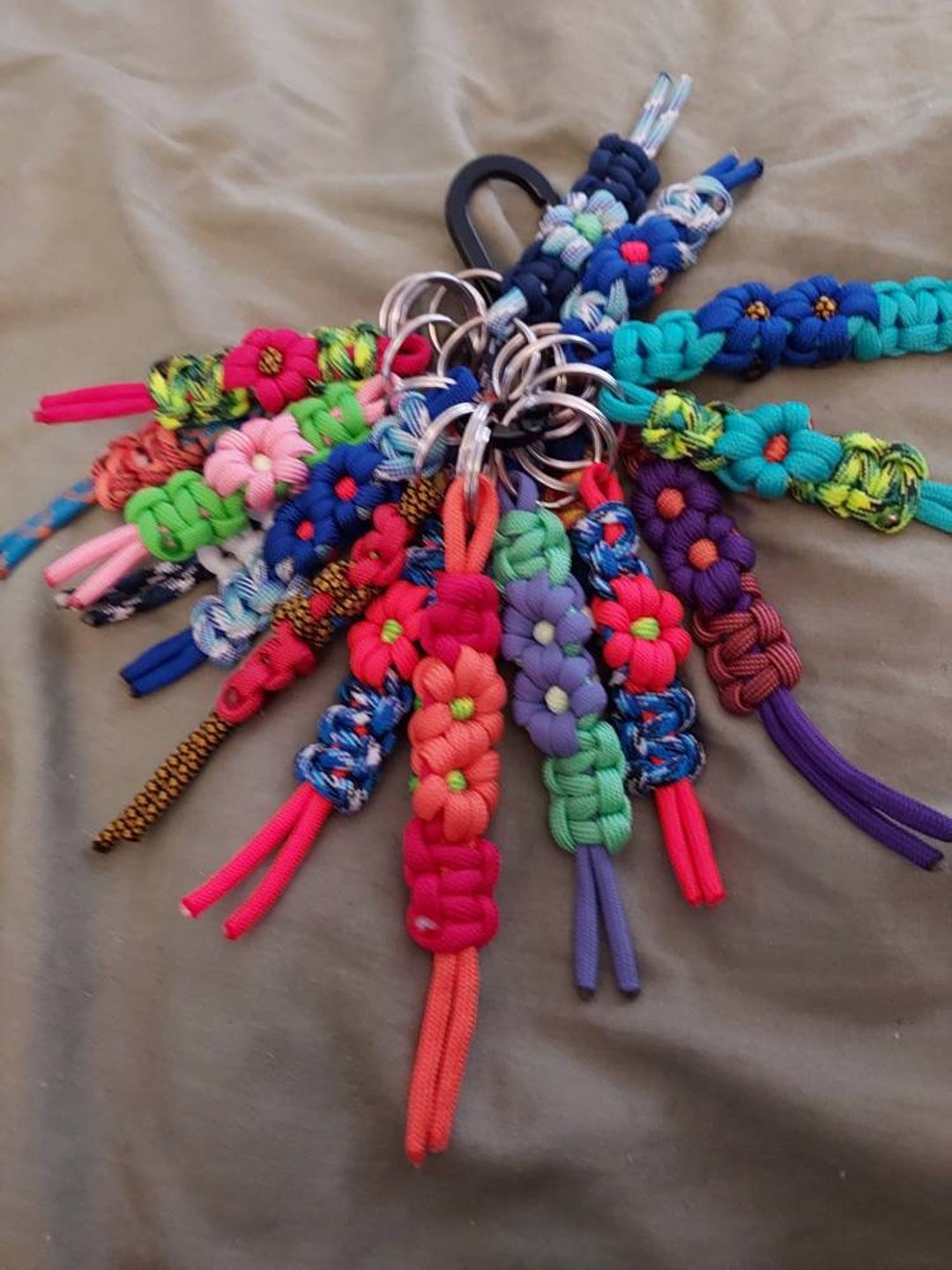 Floral Paracord Keychain, Flower Keychain, 550 Nylon Paracord. Daisy ...